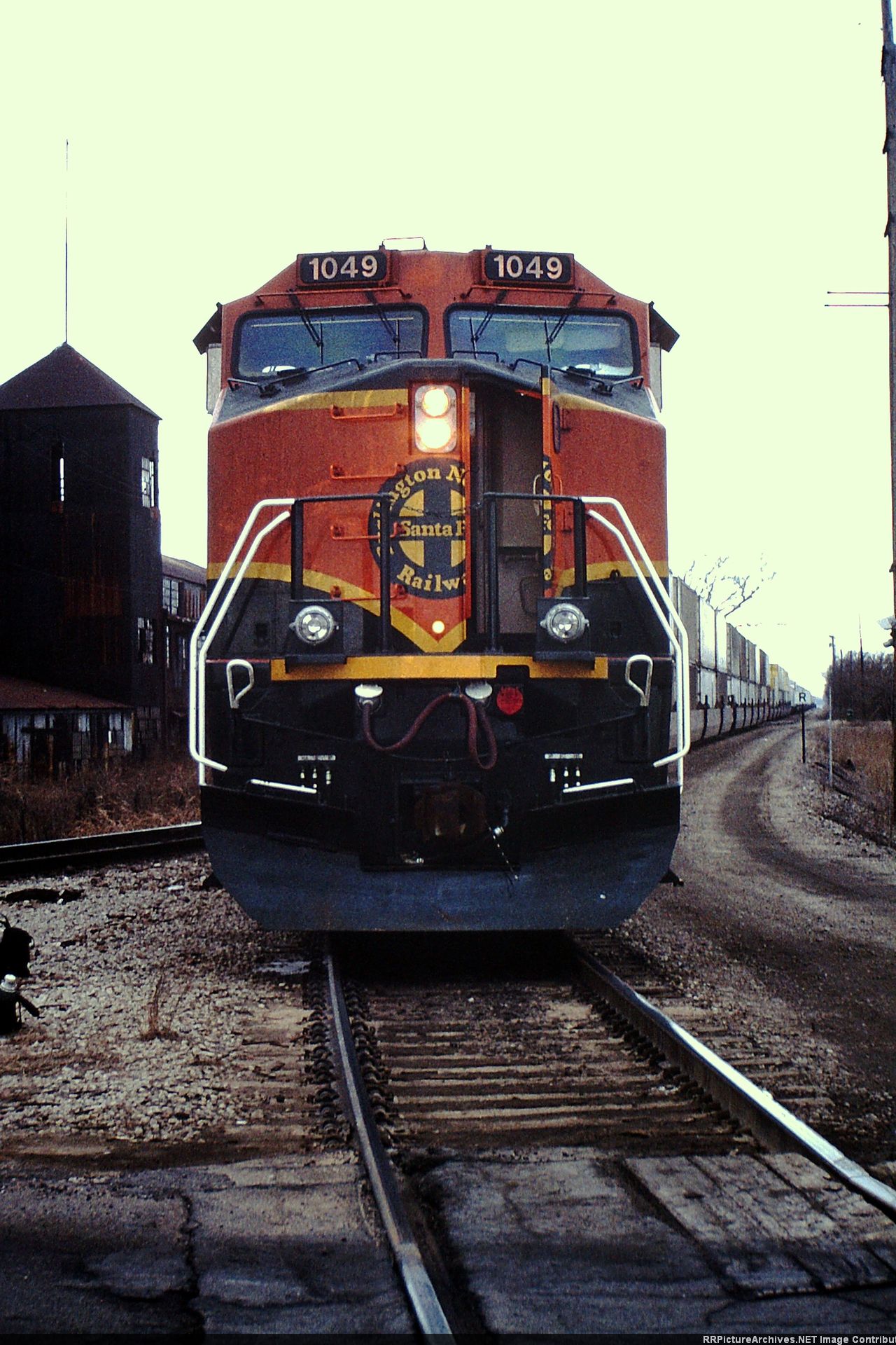 BNSF 1049